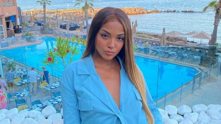 Wejdene : ses photos en soutien-gorge transparent affolent ses fans | Pausette.fr