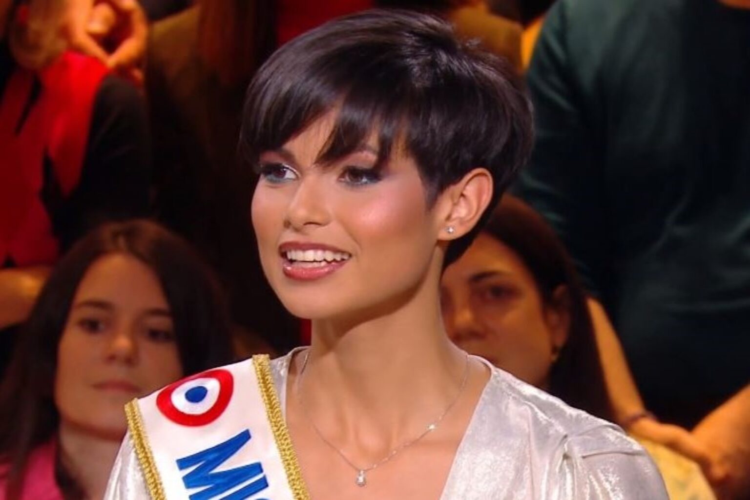 Miss France 2024, Ève Gilles s'exprime